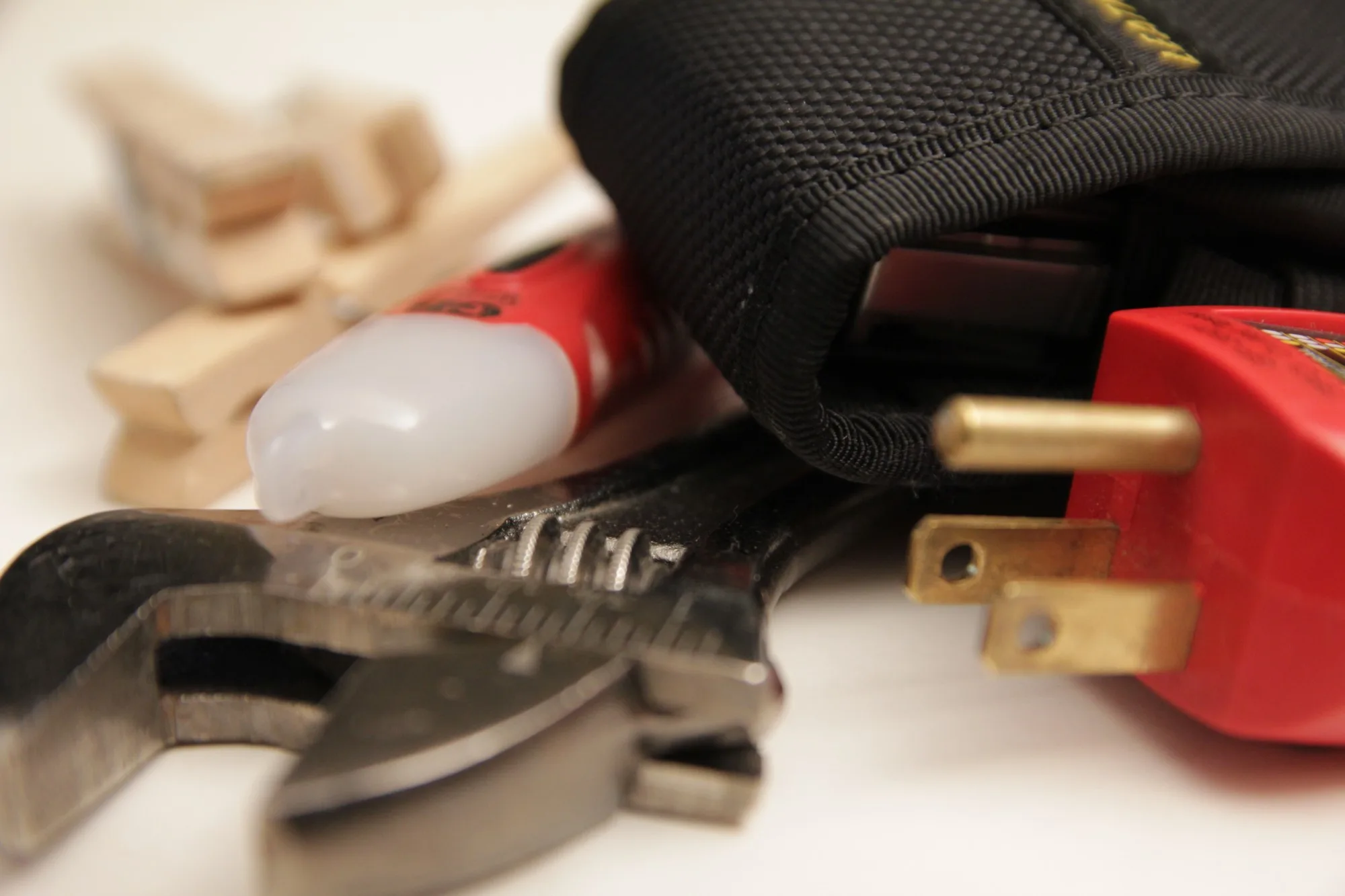 Lighting Technician Tools: 7 Tools Every Electric Needs ...